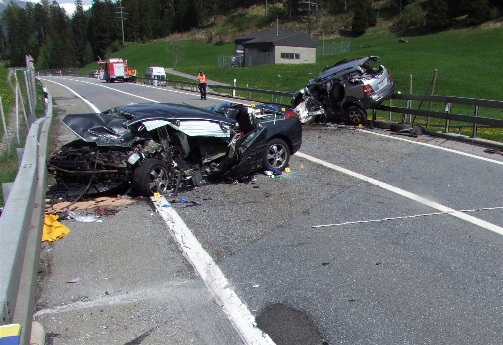 Splügen: Frontalkollision fordert drei Schwerverletzte